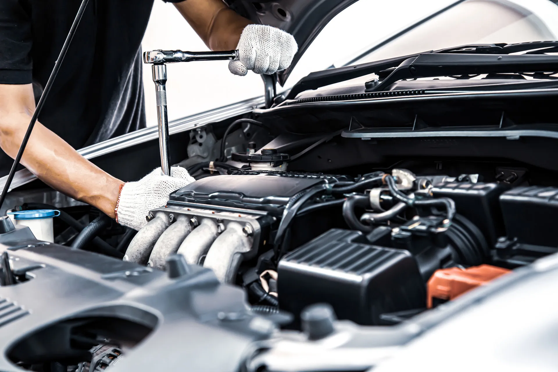 Jeep Engine Repair Dubai Price from 100 AED - Jeep Repair Al Quoz | Golden Horse Car Repair