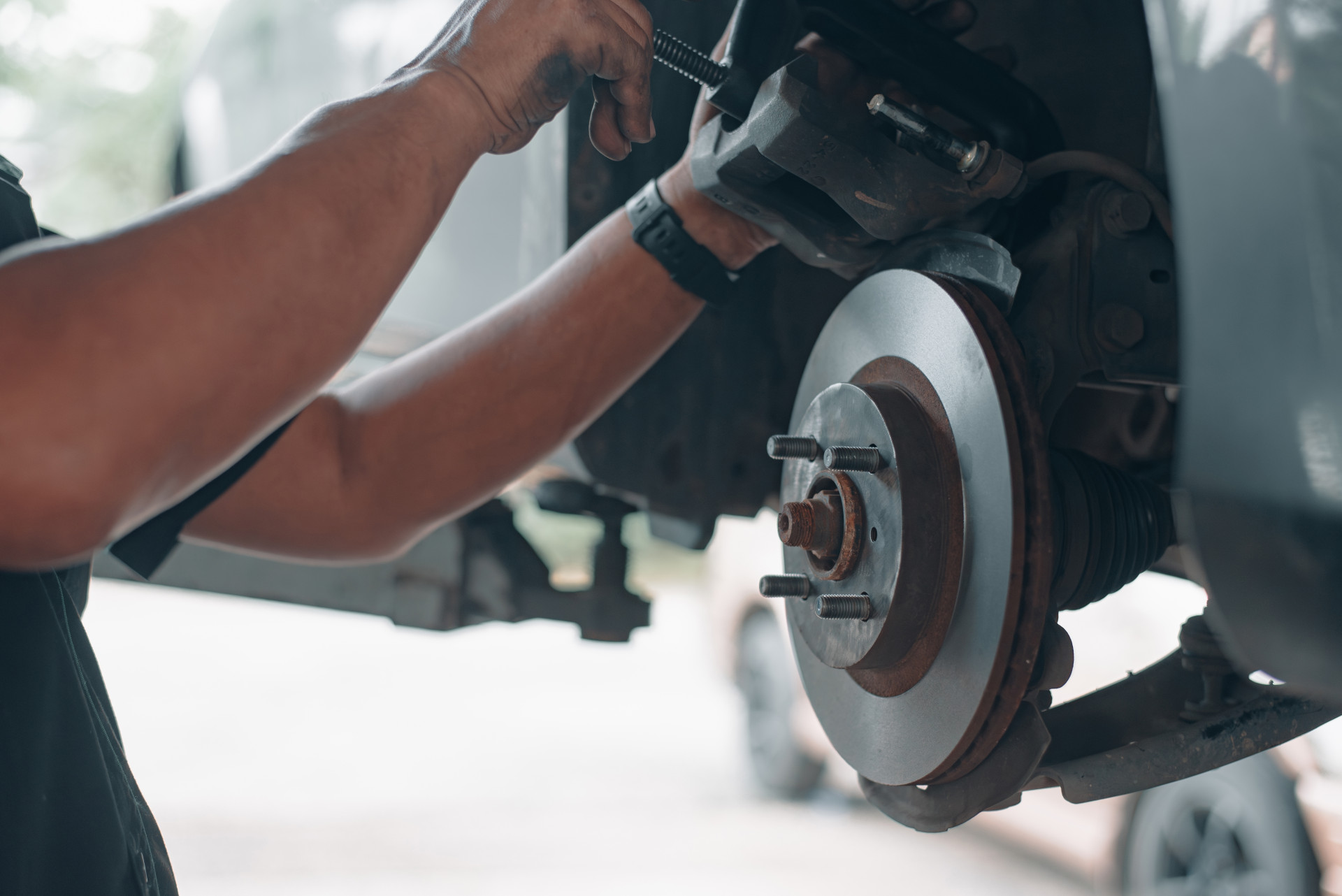 Range-Rover Brakes Repair - Range-Rover Service in Dubai | Golden Horse ...