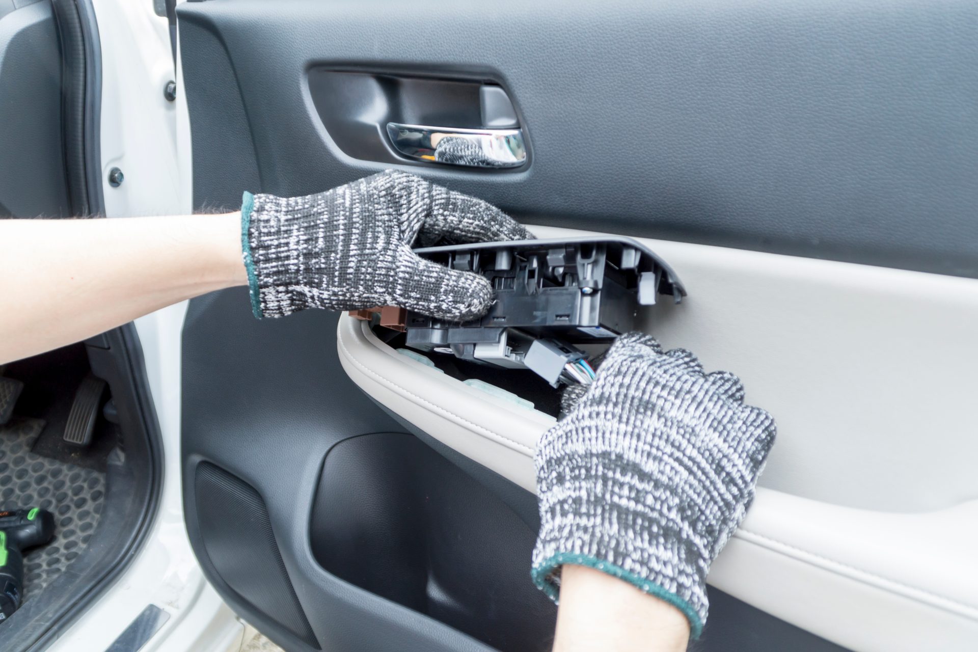 Car Window Switch Repair in Dubai | Expert Car Care | Golden Horse Car ...